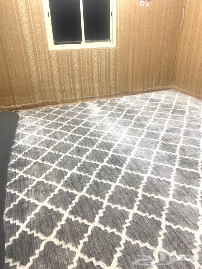 فرش ارضي شبه الجديد
