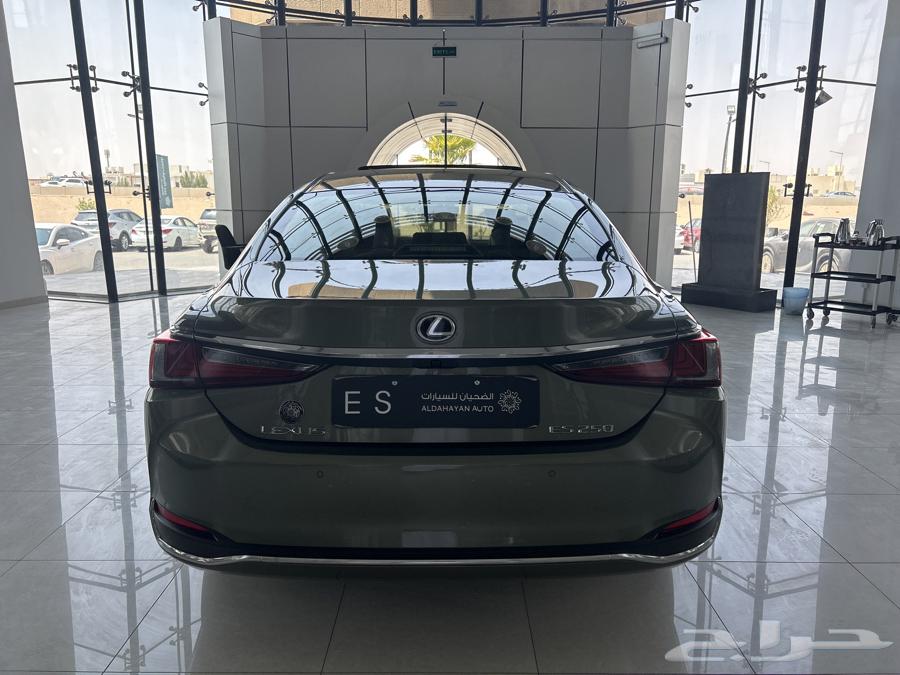 لكزس ES250 AA بنزين - وارد عبداللطيف جميل سعودي 2023 - موقع حراج