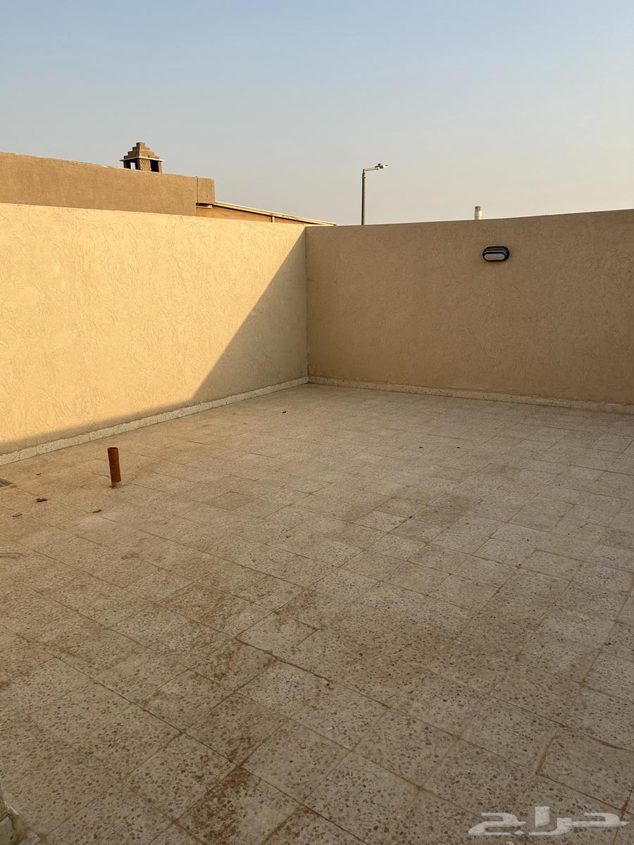 للبيع دور علوي في (حي بدر) مكون من دورين تاون هاوس | موقع حراج